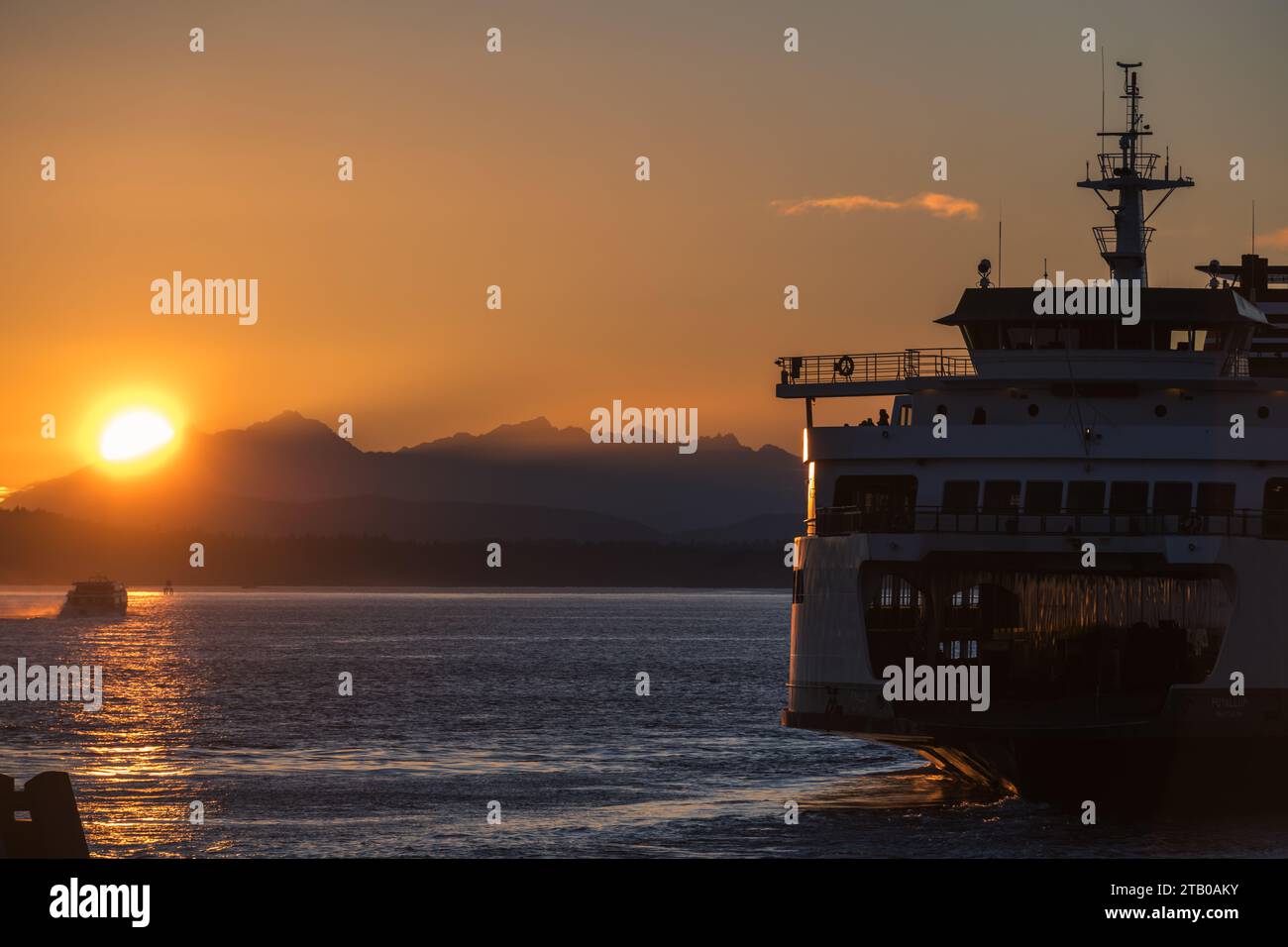 Seattle, USA. 4 Oct, 2023. Golden hour at the Colman Ferry Terminal on ...