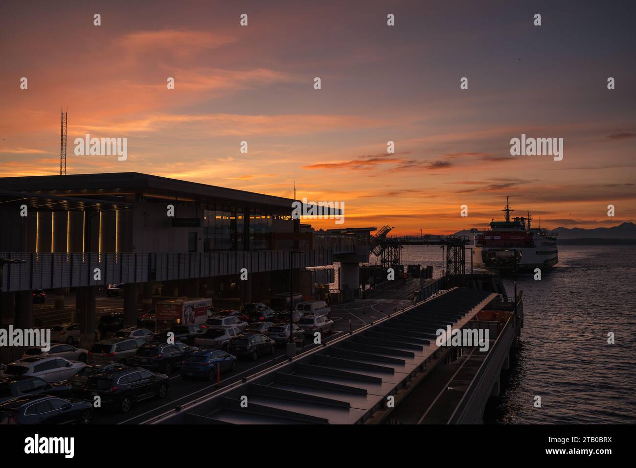 Seattle, USA. 26 Nov, 2023. Golden hour at the Colman Ferry Terminal on ...