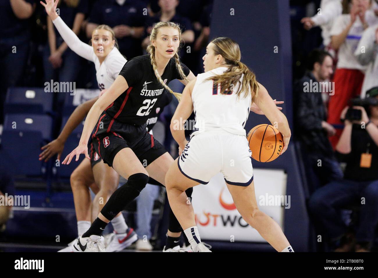 Gonzaga guard Calli Stokes (10) controls the ball while pressure by ...
