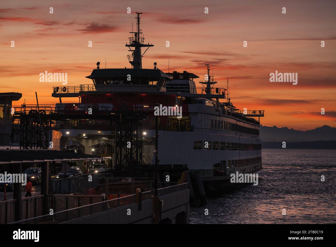 Seattle, USA. 26 Nov, 2023. Golden hour at the Colman Ferry Terminal on ...
