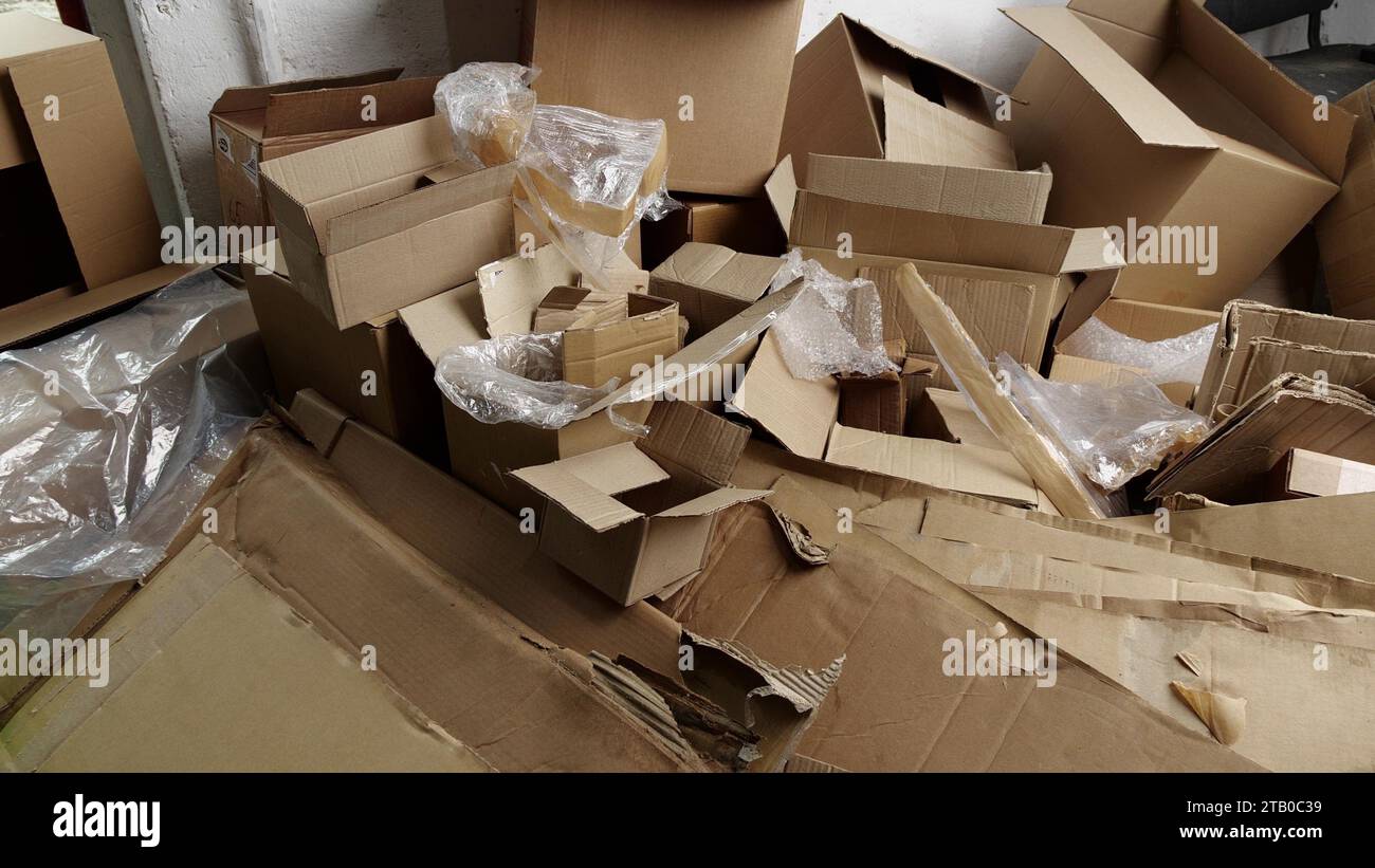 Curbside waste container hi-res stock photography and images - Alamy