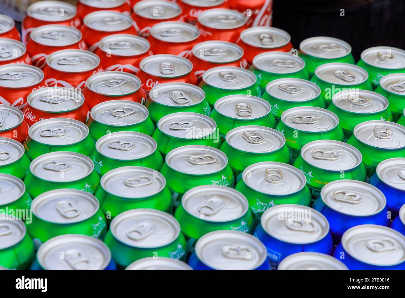 There are many aluminum cans of sparkling drinks such as Sprite, Coca ...