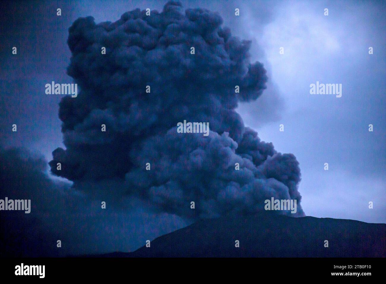 West Sumatra, Indonesia. 4th Dec, 2023. Mount Marapi spews volcanic material in West Sumatra ...