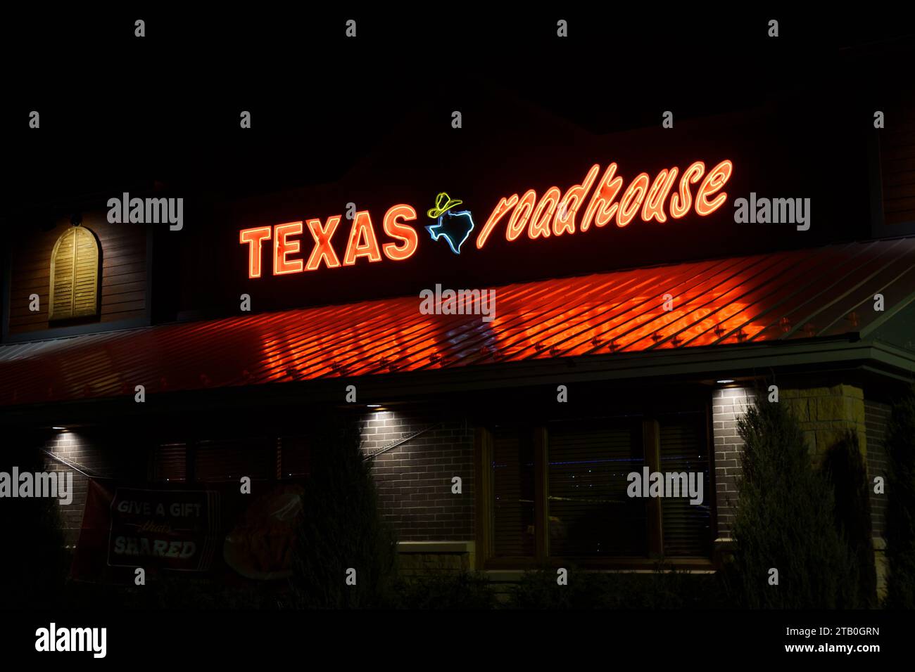 WOODBURY, MN, USA - DECEMBER 4, 2023: Texas Roadhouse restaurant ...