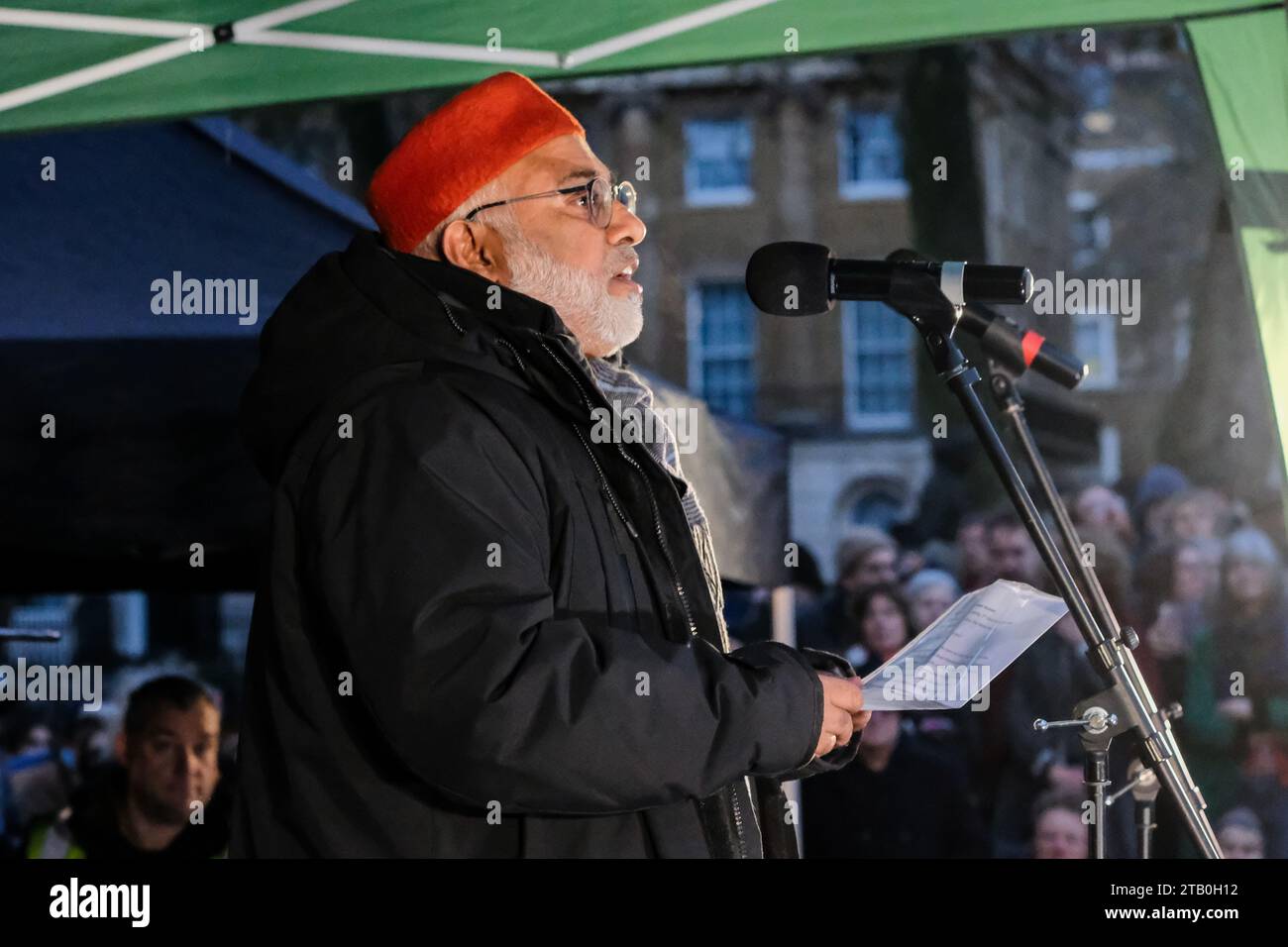 Bring people together hi-res stock photography and images - Alamy