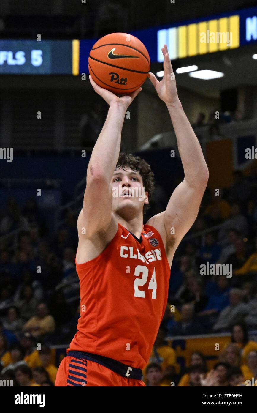 Clemson center PJ Hall (24) looks to shoot against Pittsburgh during ...