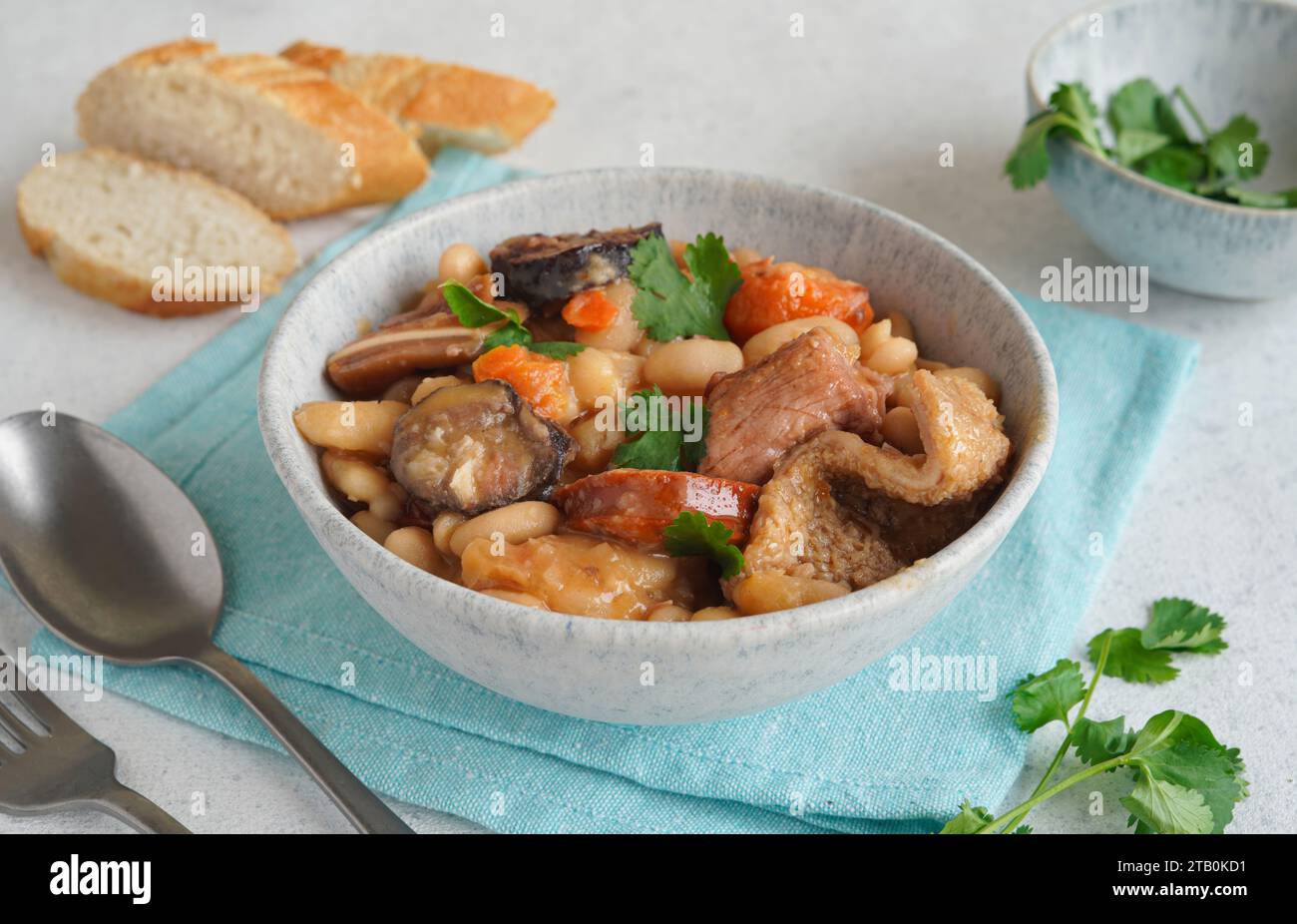 Tripas a Moda do Porto - Tripe stew on the white table Stock Photo - Alamy