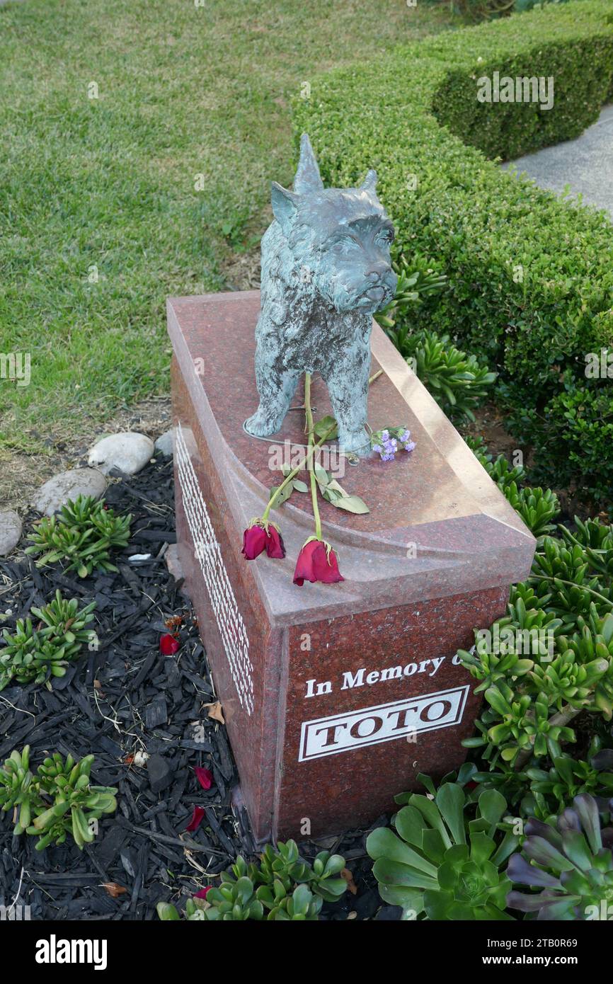 Los Angeles, California USA 3rd December 2023 The Wizard of Oz Toto ...