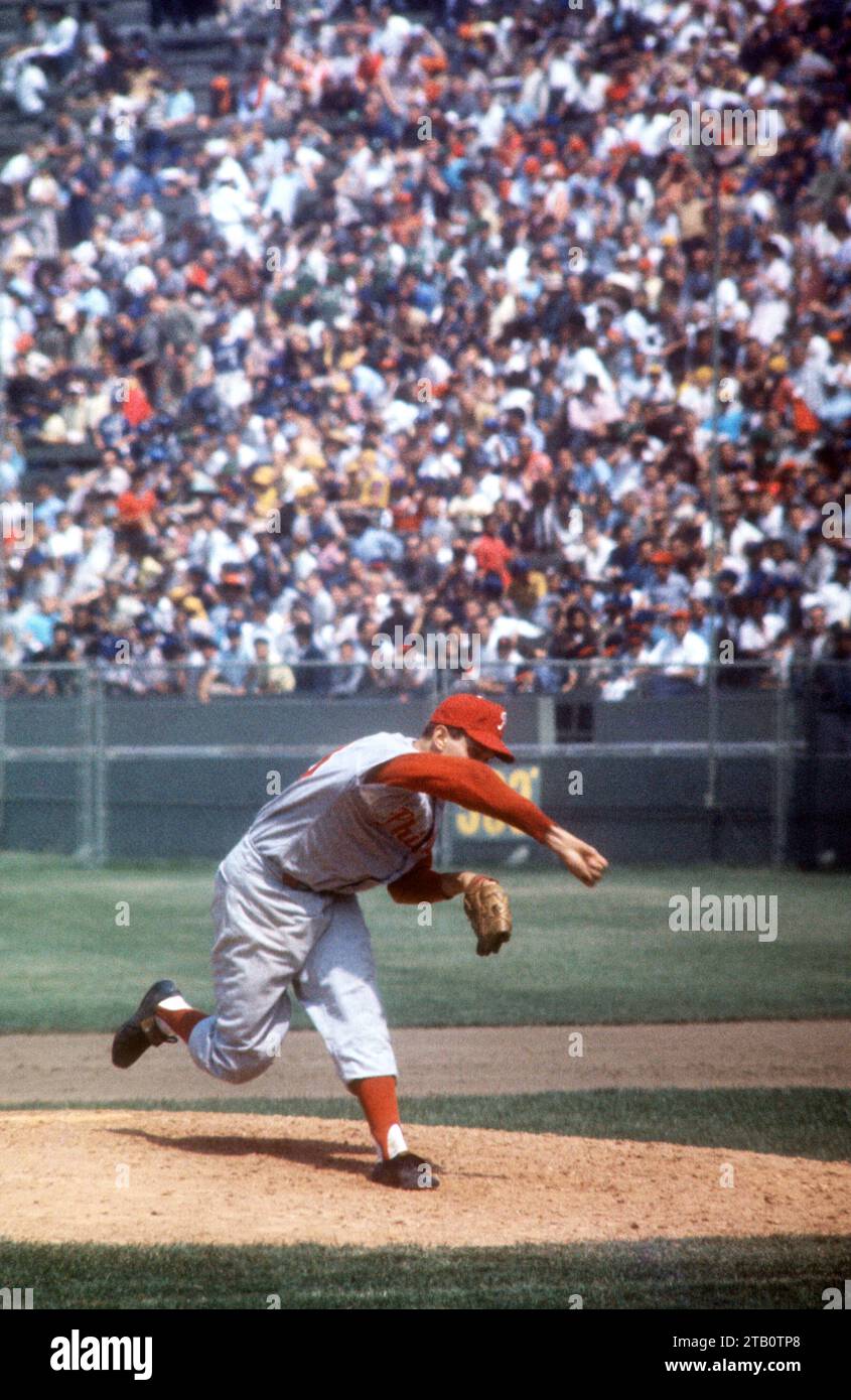 LOS ANGELES, CA - JUNE 11: Pitcher Art Mahaffey #28 of the Philadelphia ...