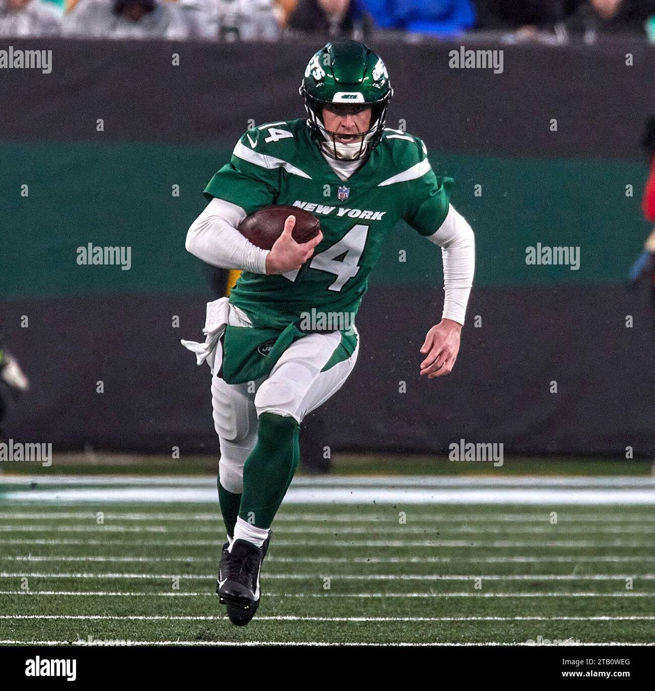 New York Jets quarterback Tim Boyle (7) scrambles against the Atlanta ...
