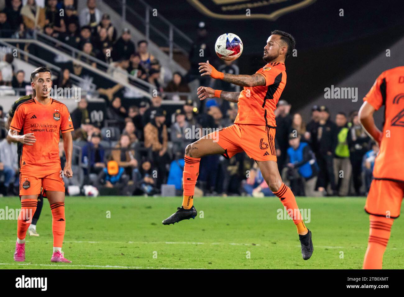 Houston Dynamo midfielder Artur (6) gains possession during the MLS ...