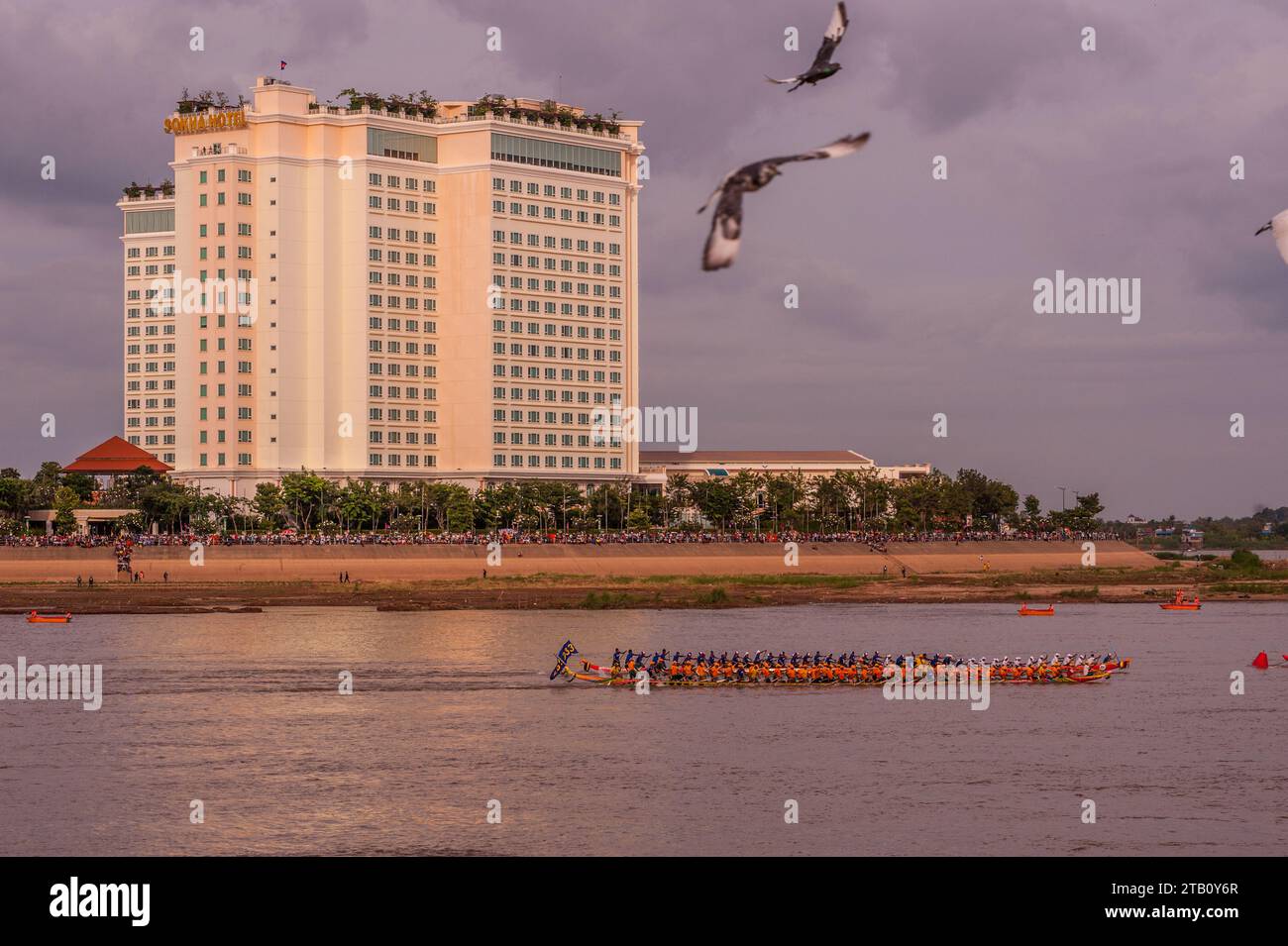 Phnom Penh celebrates Bon Om Touk, The Cambodian Water Festival, with ...