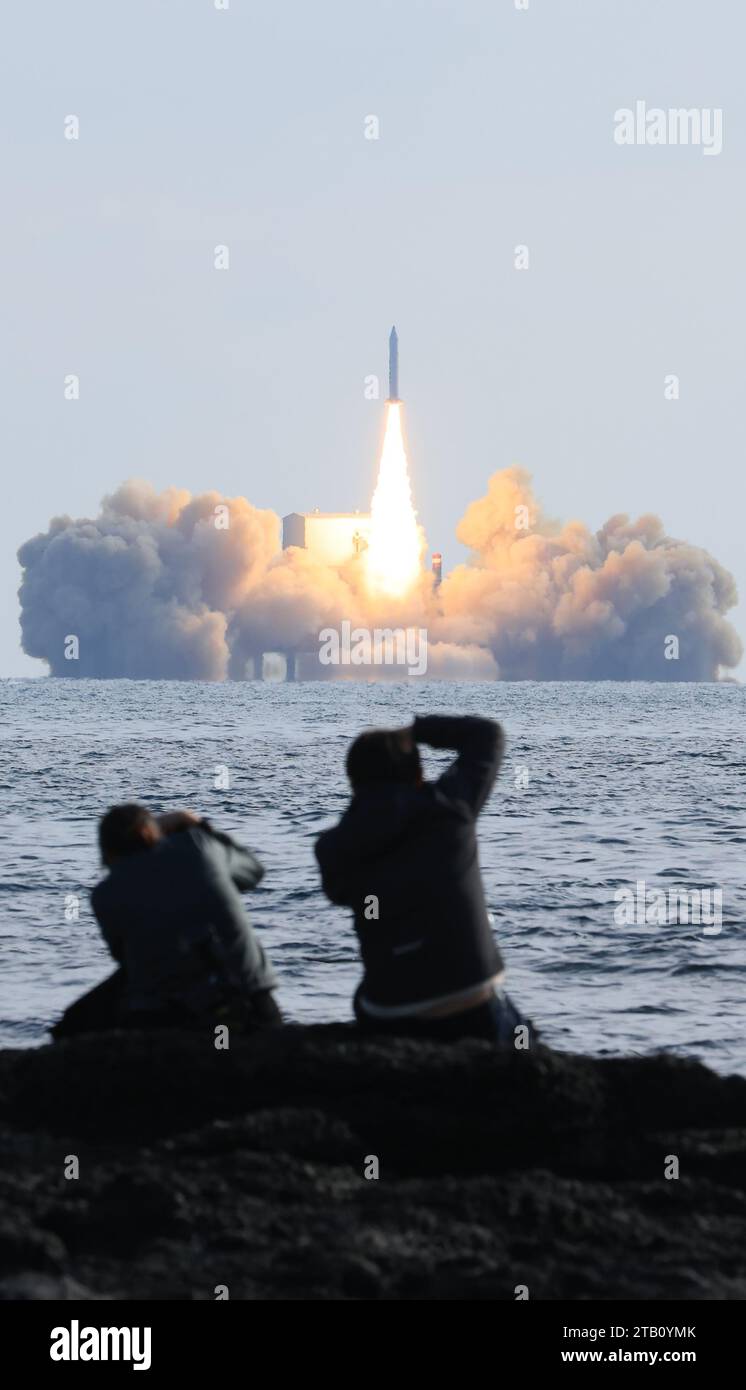 04th Dec, 2023. S. Korea conducts third test of solid-fuel space rocket ...