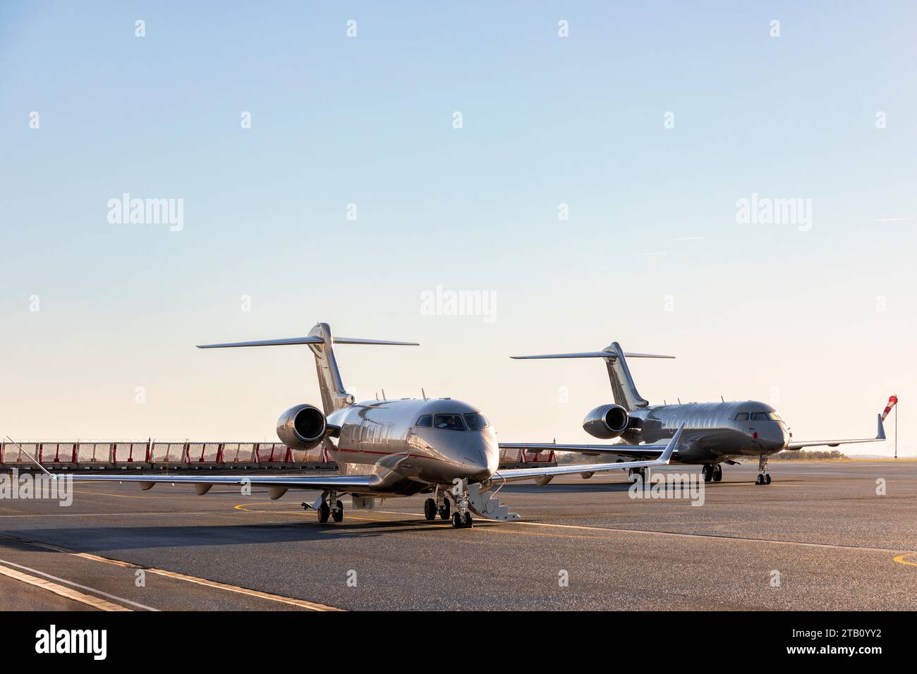 Bombardier Challenger 350 and Global Express at Biarritz Airport ...