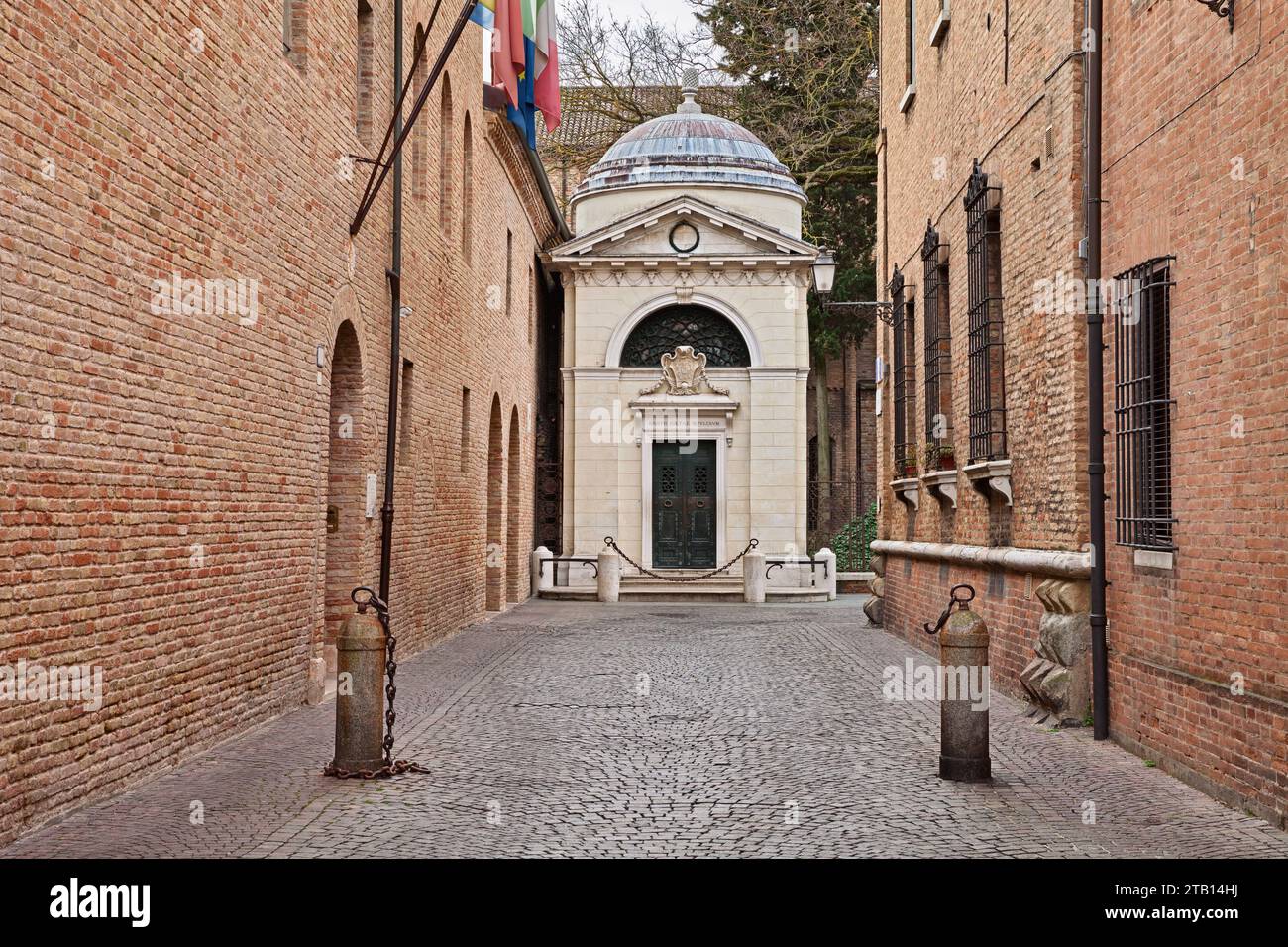 Ravenna, Emilia Romagna, Italy: the ancient tomb of Dante Alighieri ...