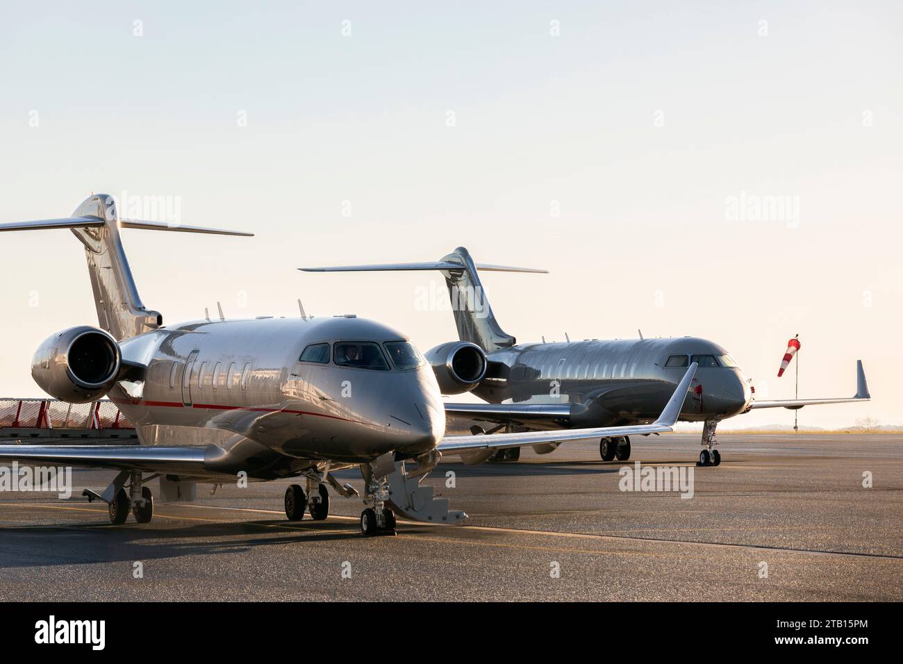 Bombardier Challenger 350 and Global Express at Biarritz Airport ...