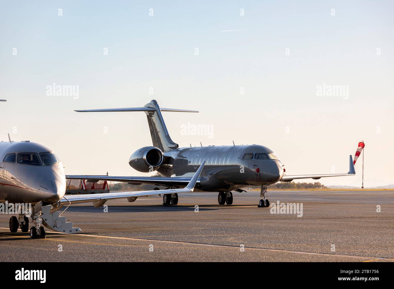 Bombardier Challenger 350 and Global Express at Biarritz Airport ...