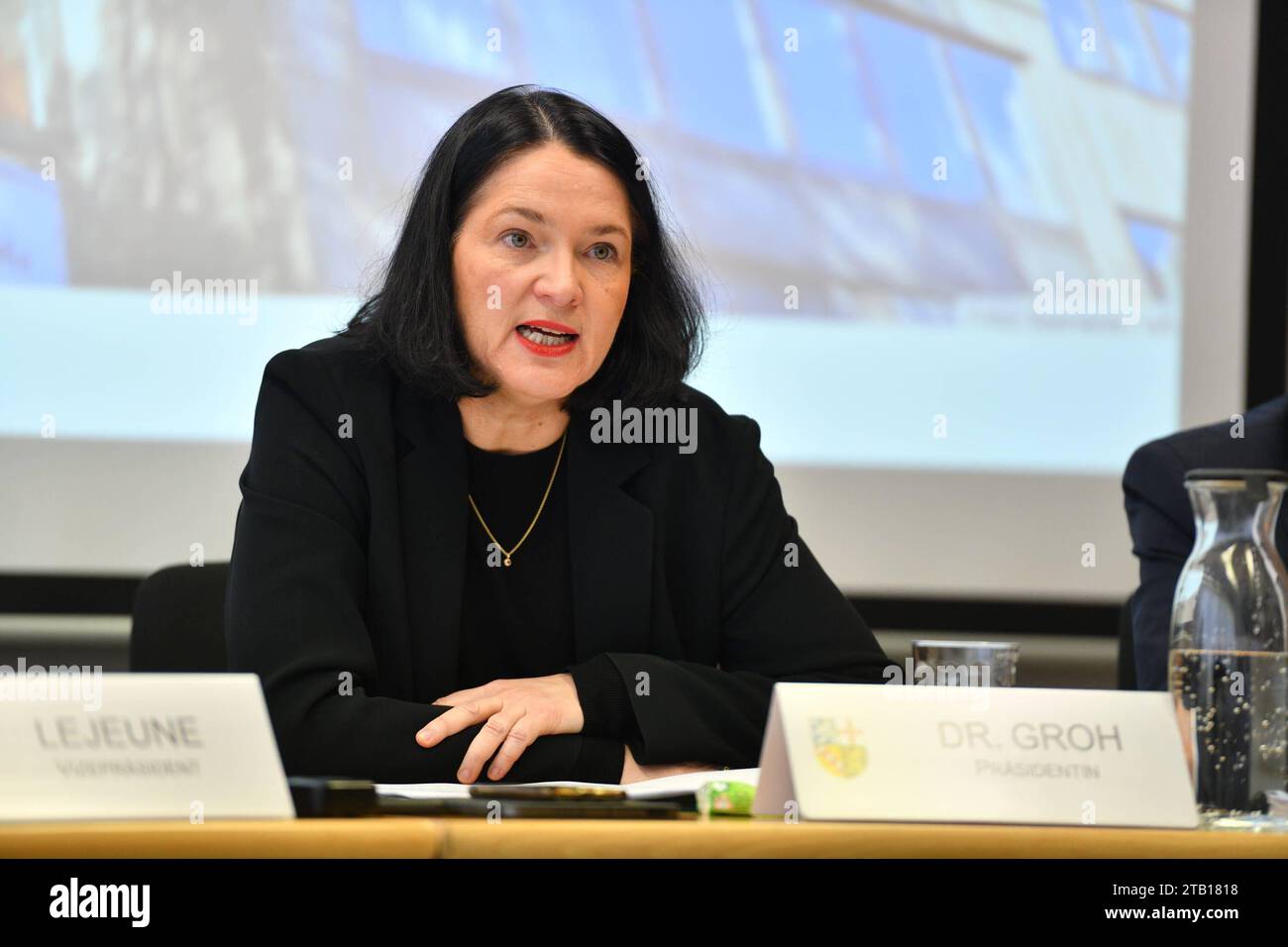 Die Präsidentin des Saarländischen Rechnungshofs Dr. Annette Groh ...