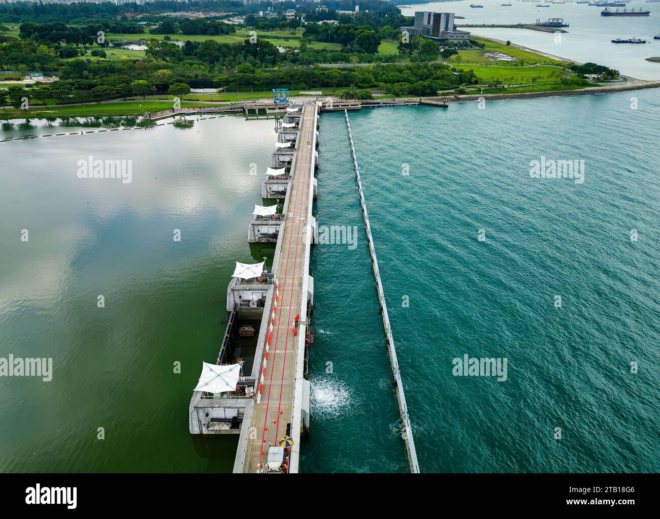 Aerial view of the Marina Barrage separating the freshwater reservoir ...