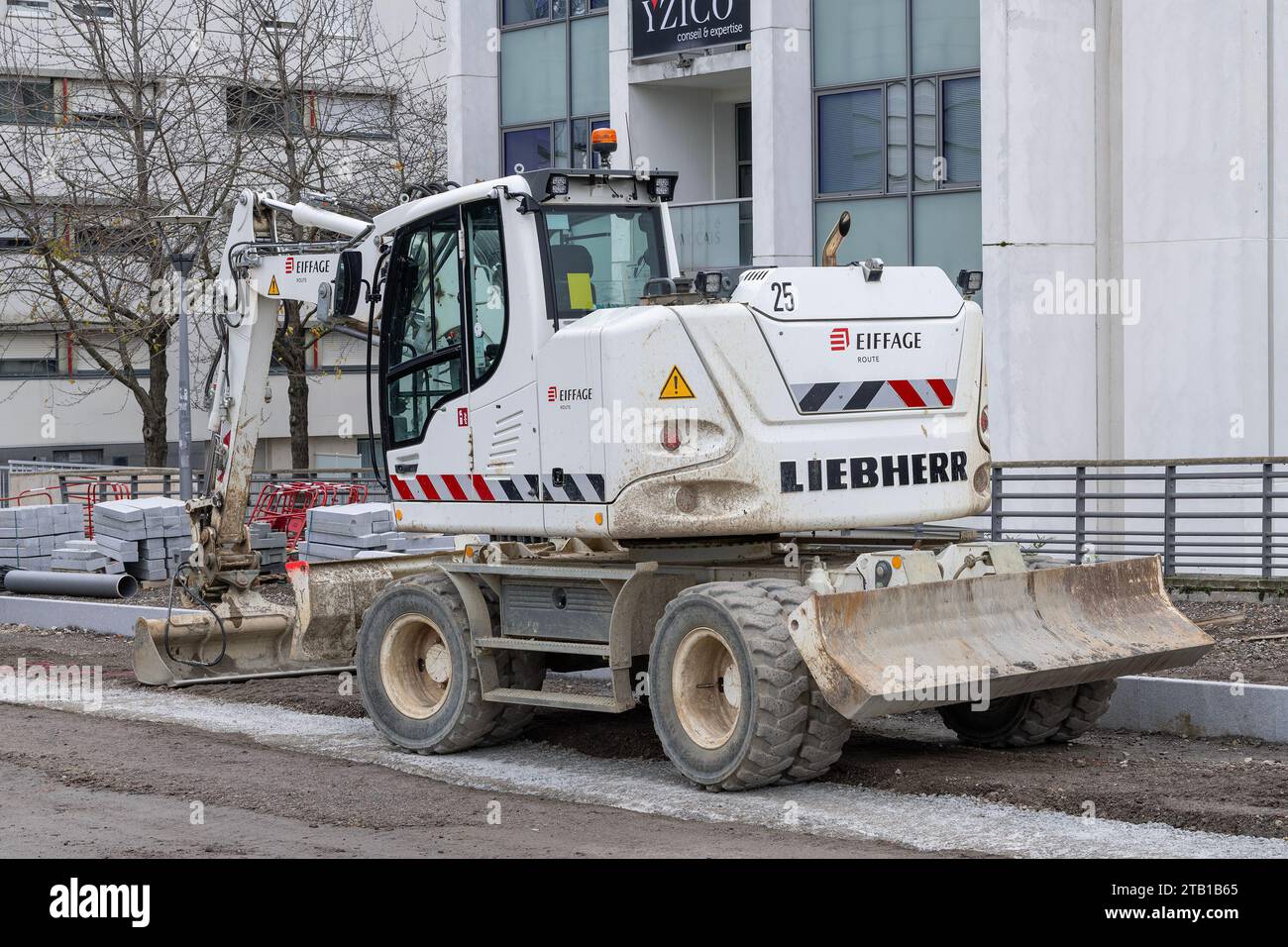 Nancy, France - White wheeled excavator Liebherr A 912 Compact Litronic ...
