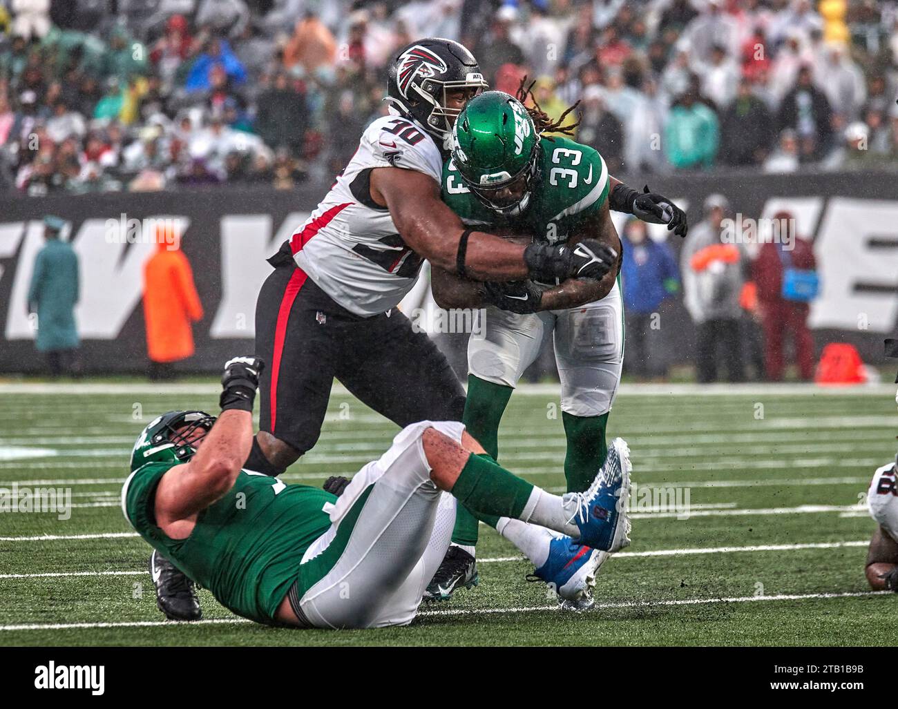 David onyemata falcons hi-res stock photography and images - Alamy