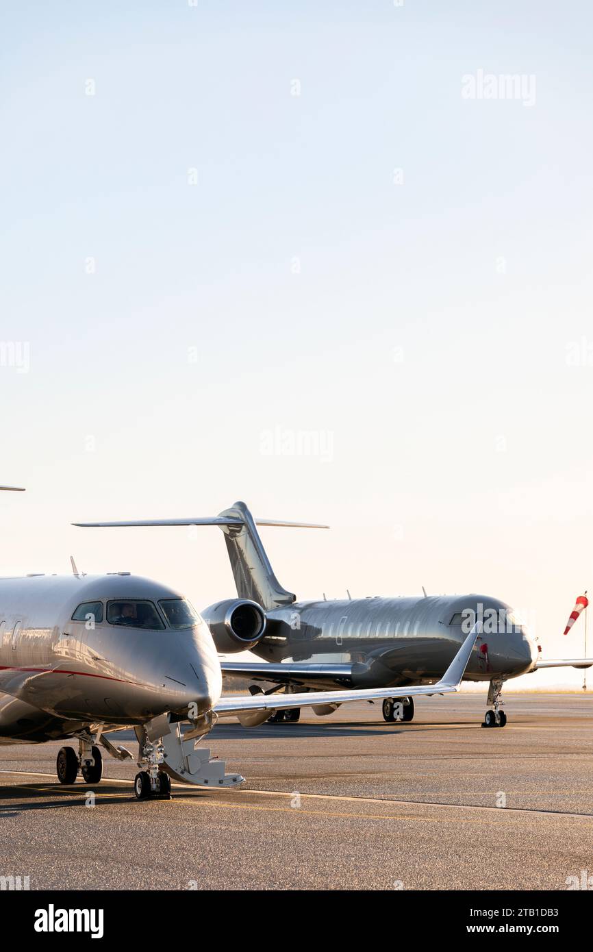 Bombardier Challenger 350 and Global Express at Biarritz Airport ...
