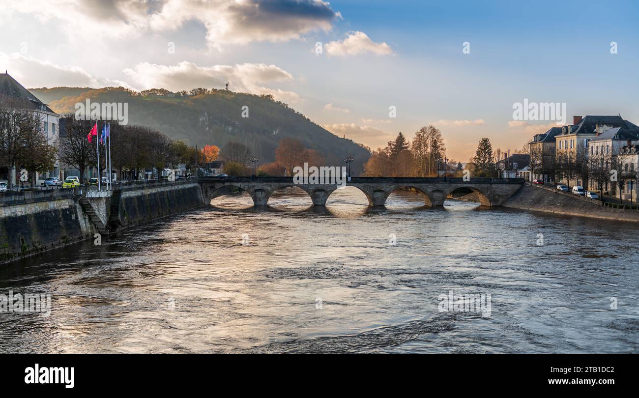 The Vézère and the new bridge at Terrasson Lavilledieu, in Dordogne ...