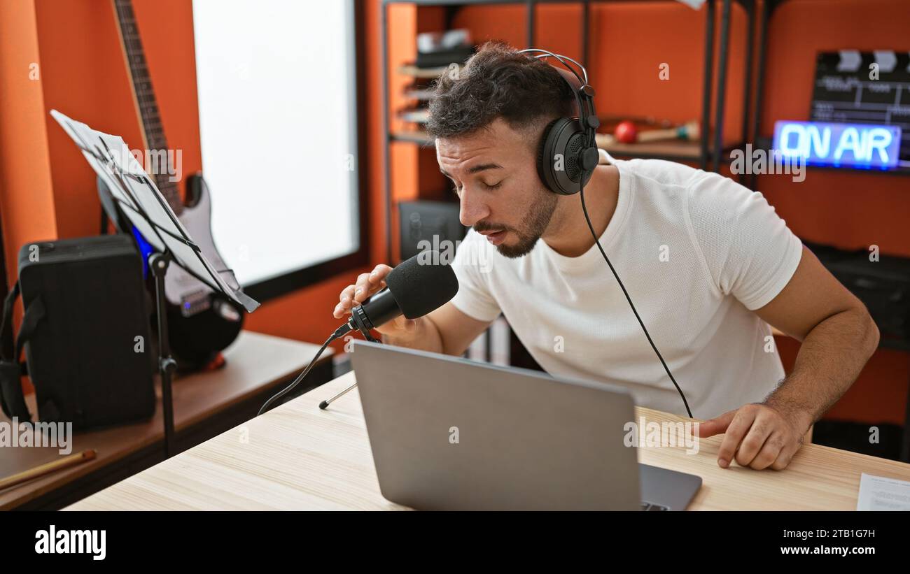 Arab journalist microphone hi-res stock photography and images - Alamy