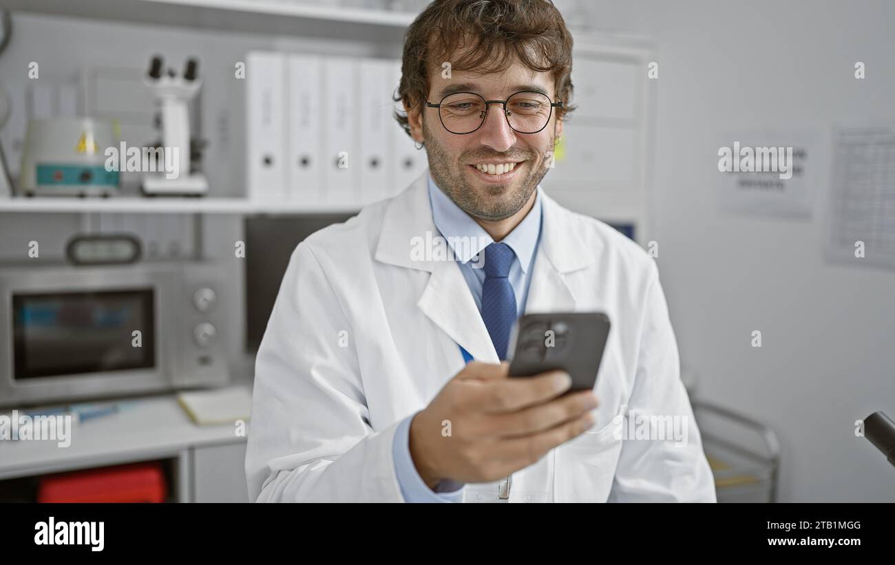 Technology data center busy hi-res stock photography and images - Alamy