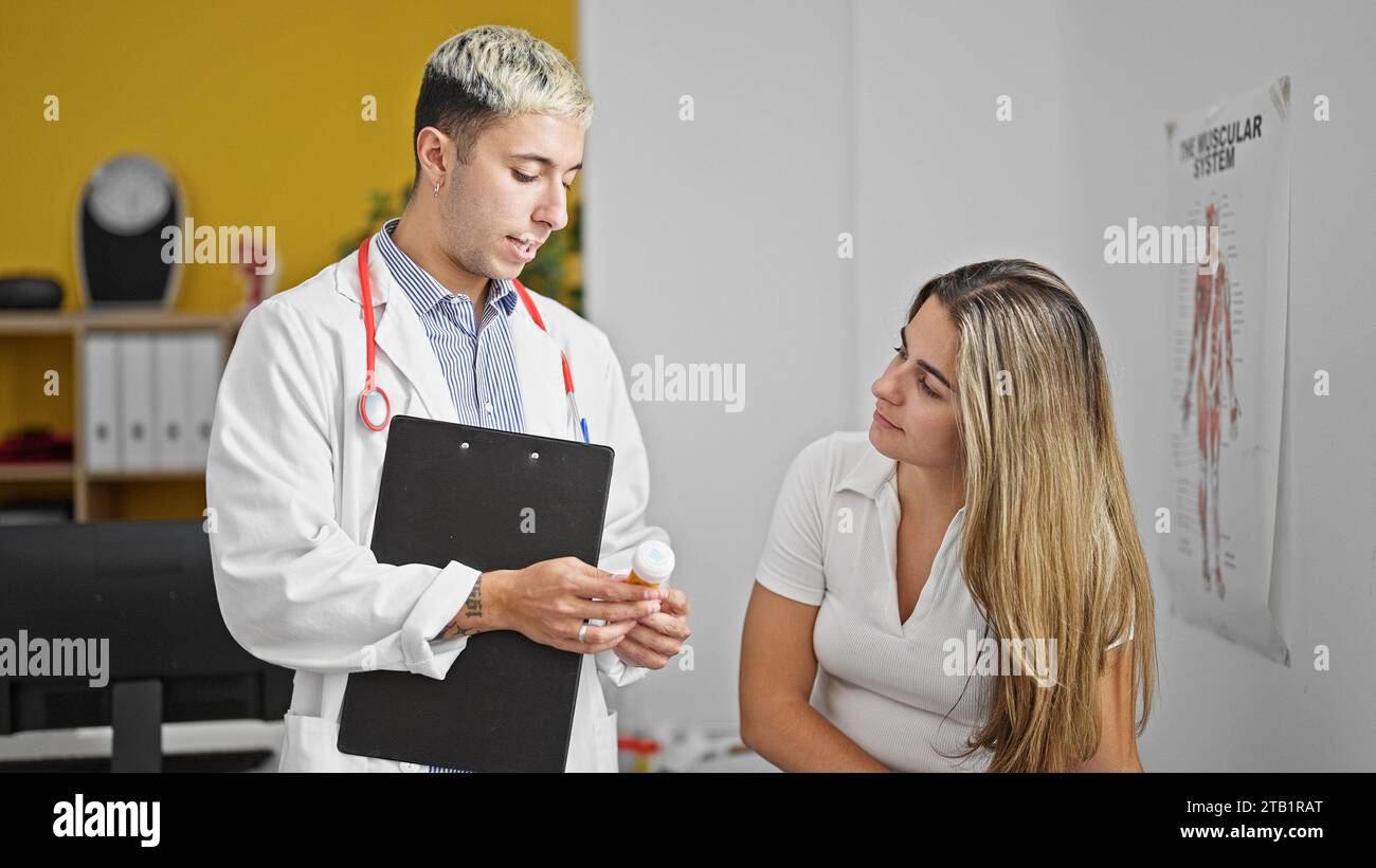 Doctor prescribing pills treatment hi-res stock photography and images ...