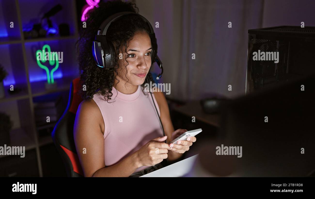 Attractive young hispanic woman streamer hi-res stock photography and ...