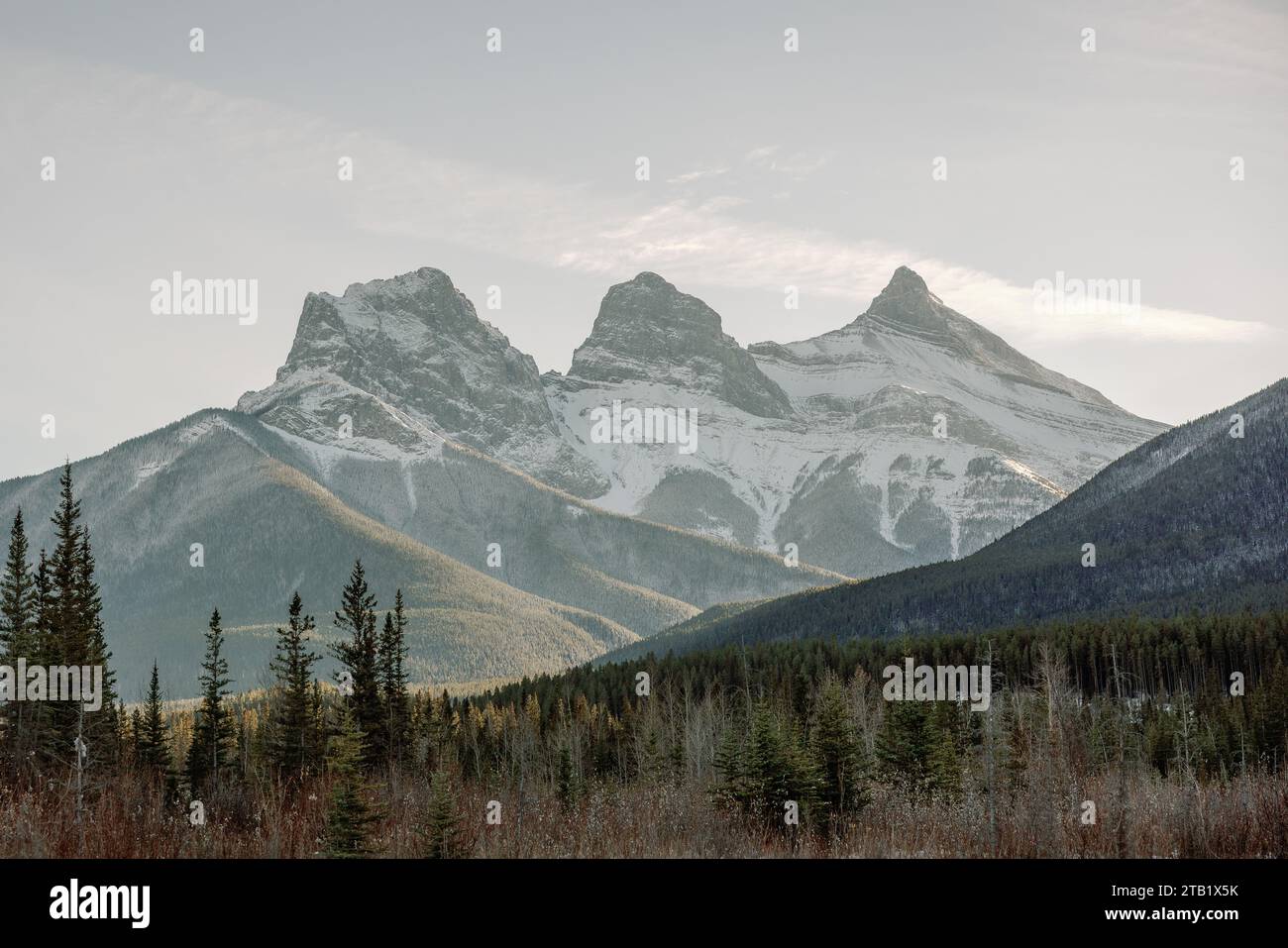 Three sisters mountains canmore hi-res stock photography and images - Alamy