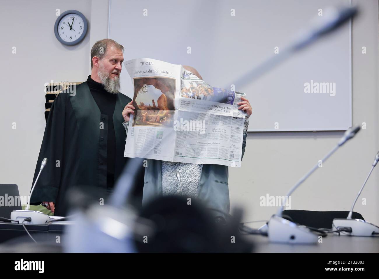 Hamburg, Germany. 04th Dec, 2023. The defendant (r) and her lawyer ...