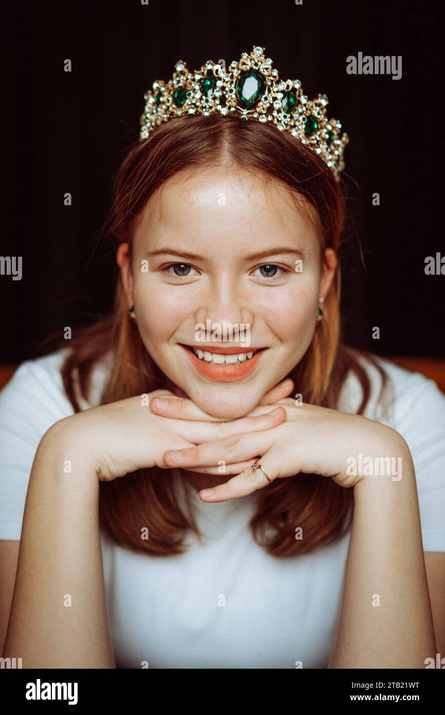 Diamond tiara hi-res stock photography and images - Alamy