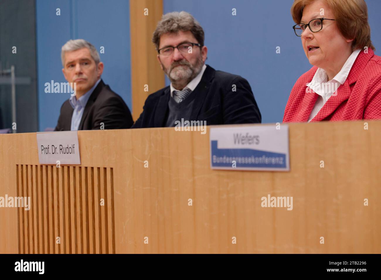 Dimr hi-res stock photography and images - Alamy