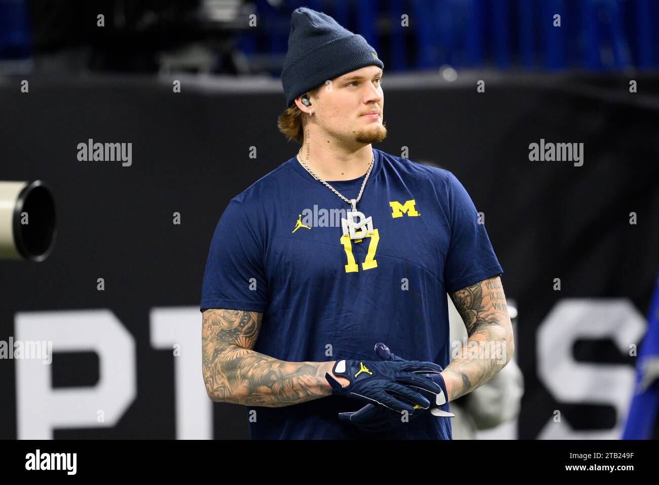 INDIANAPOLIS, IN - DECEMBER 02: Michigan Wolverines edge Braiden ...