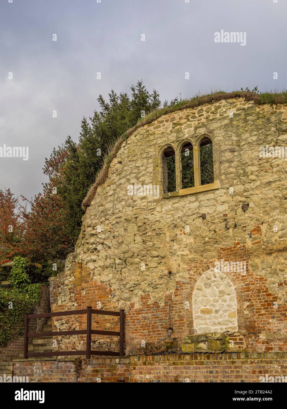 Ruined of Wallingford Castle, Castle Gardens, Wallingford, Oxfordshire ...