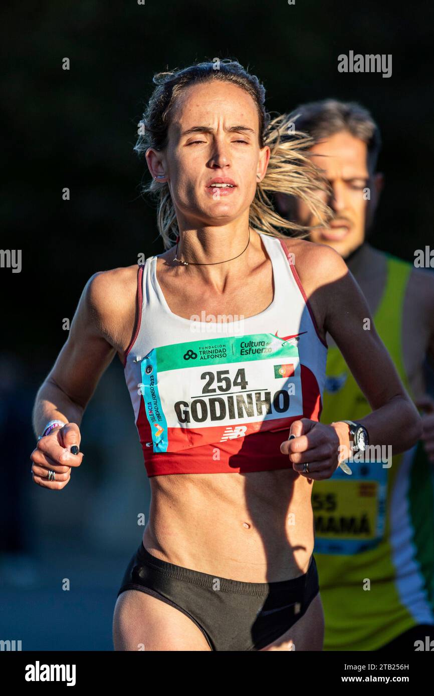 Susana Cristina DA SILVA GODINHO (#254) beim Marathon-Lauf in Valencia ...