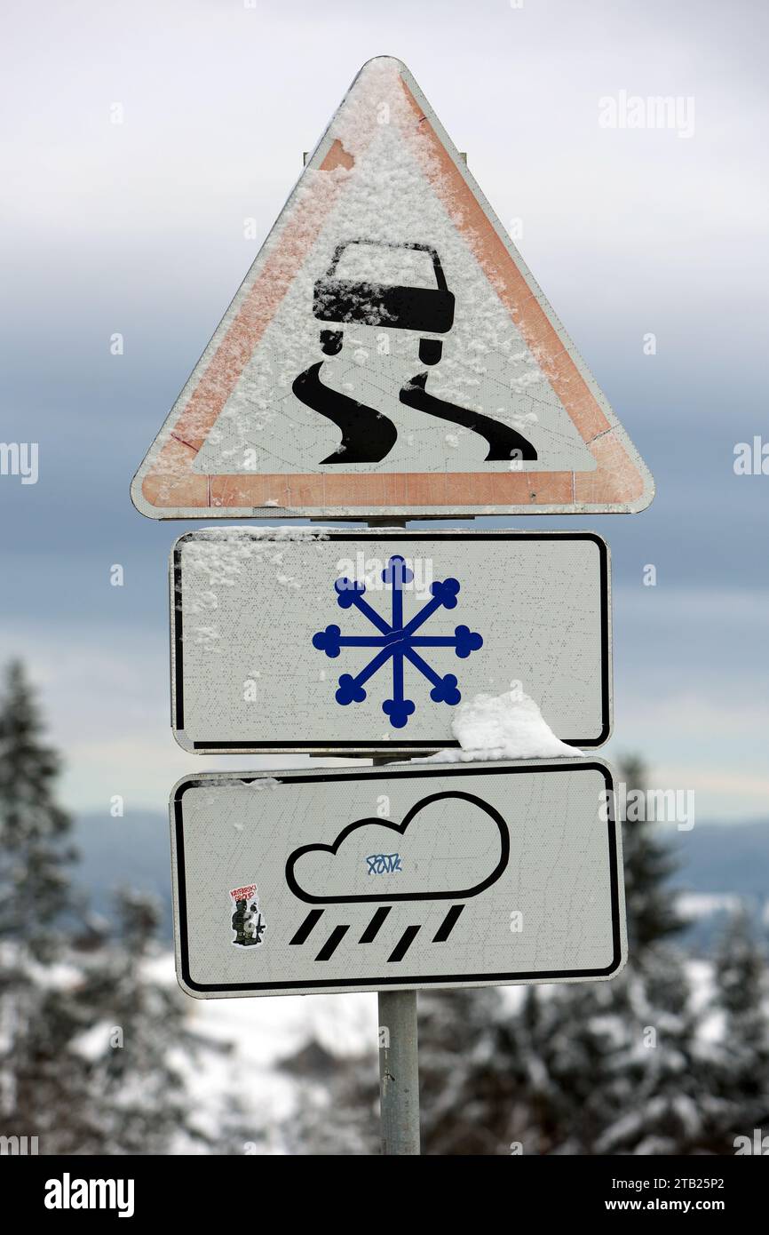Ukrainian road signs hi-res stock photography and images - Alamy