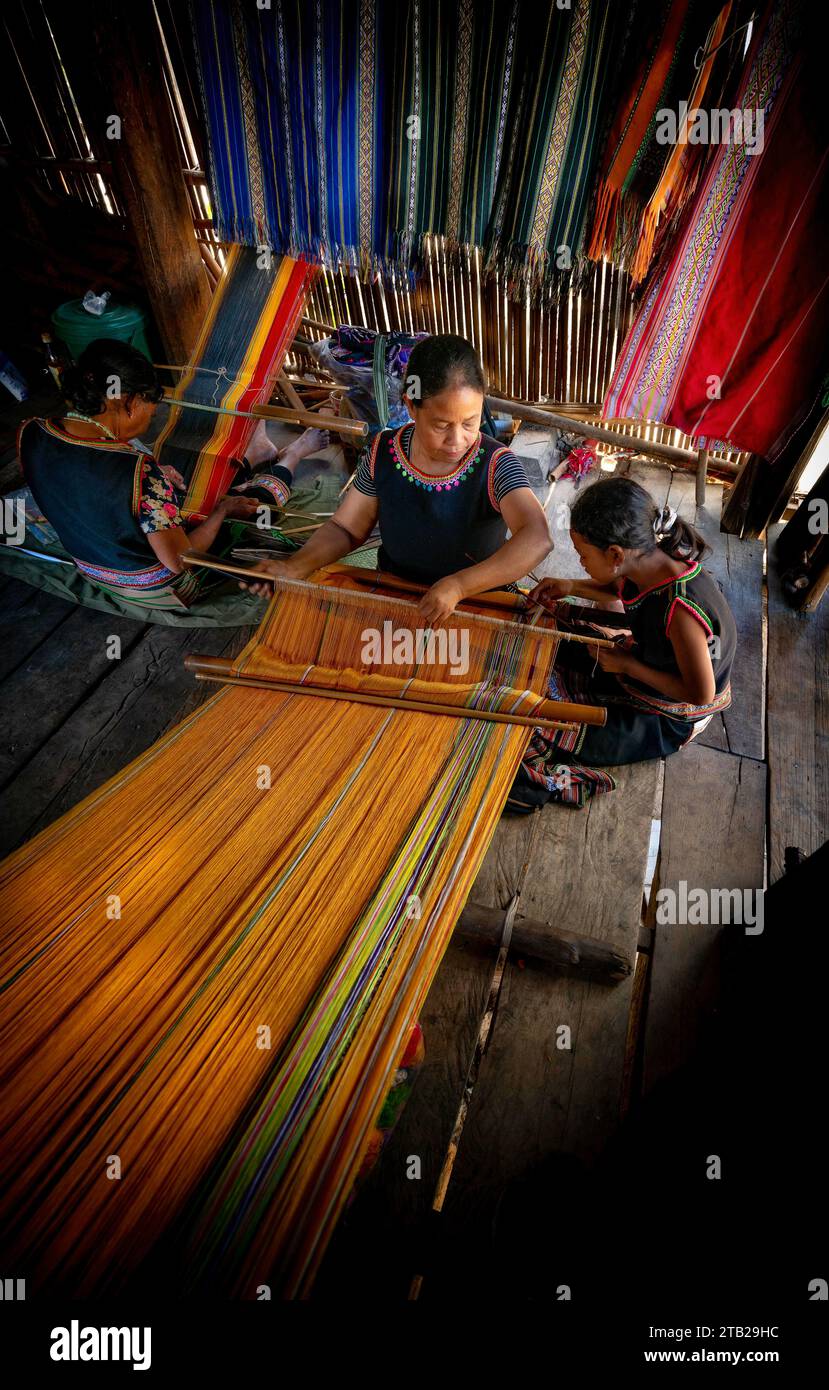 Weaving tradition hi-res stock photography and images - Alamy