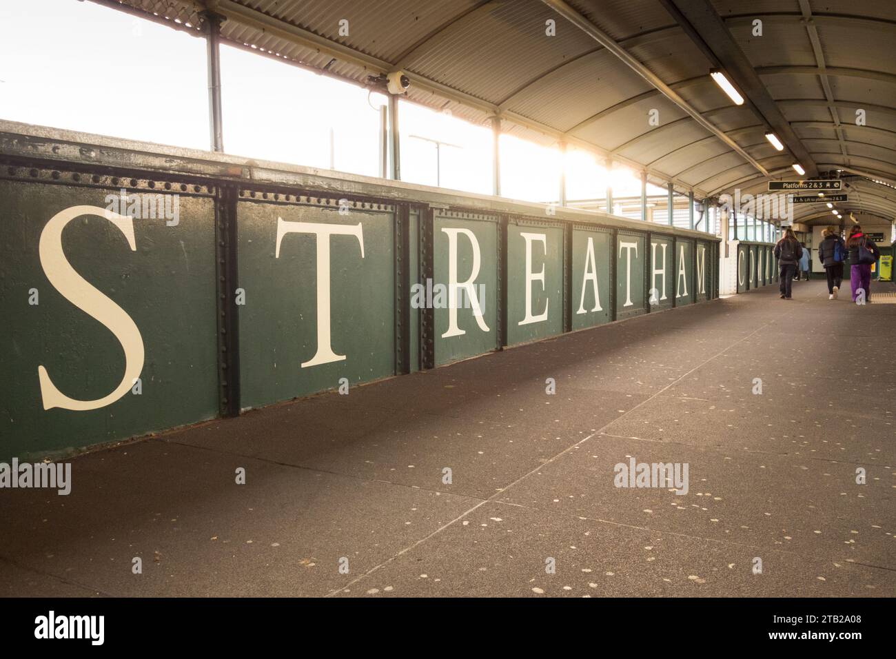 Streatham common railway station hi-res stock photography and images ...