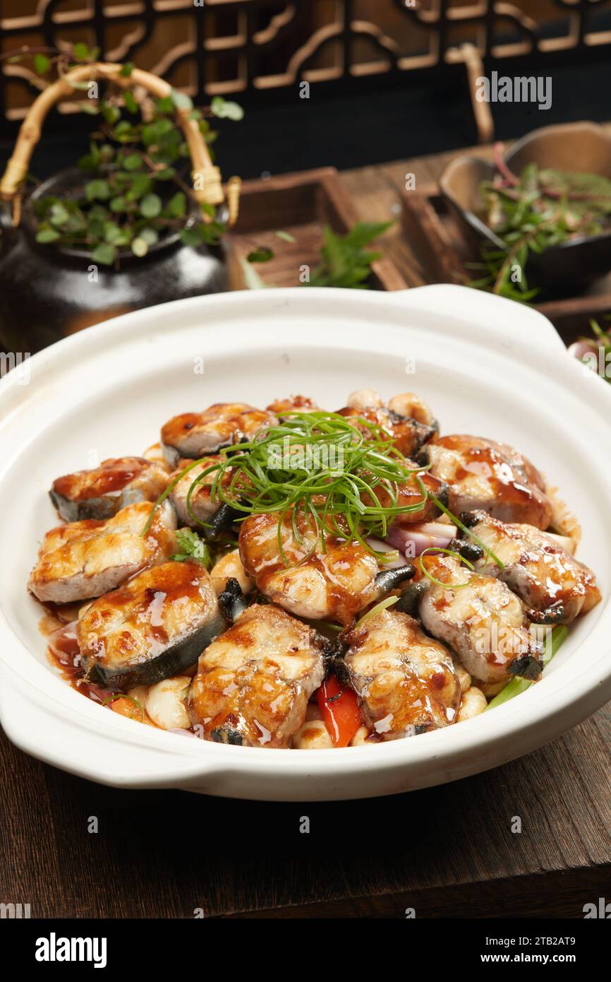 Chinese food, braised eel with garlic in claypot Stock Photo - Alamy