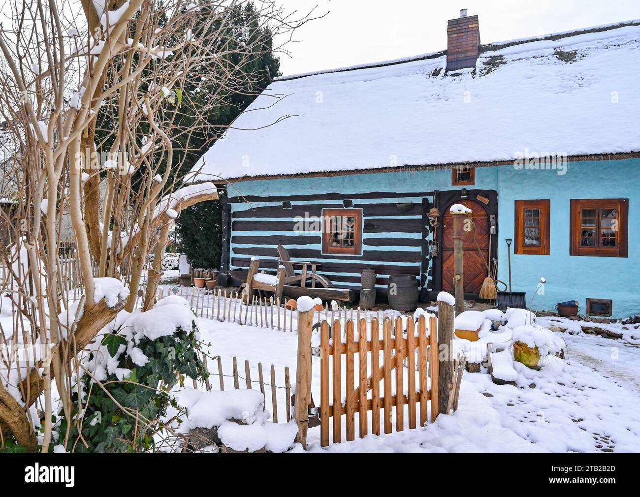 Burg, Germany. 04th Dec, 2023. Snow-covered in winter is a historic ...