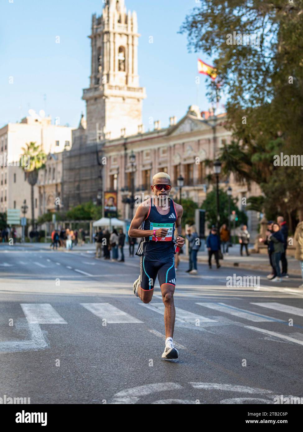 Daniel DO NASCIMENTO (#10) beim Marathon-Lauf in Valencia (Spanien) am ...