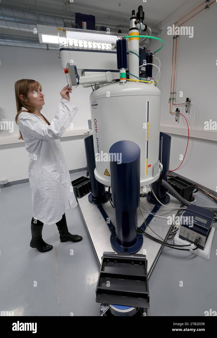 Nuclear magnetic resonance spectrometer hi-res stock photography and ...