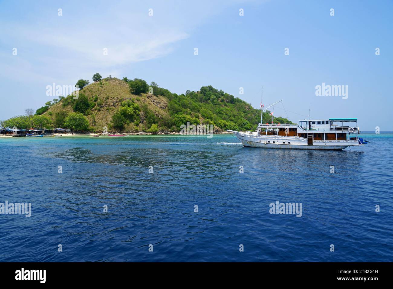 Kapal Pinisi Ship at Kelor Island, Labuan Bajo, Komodo National Park ...