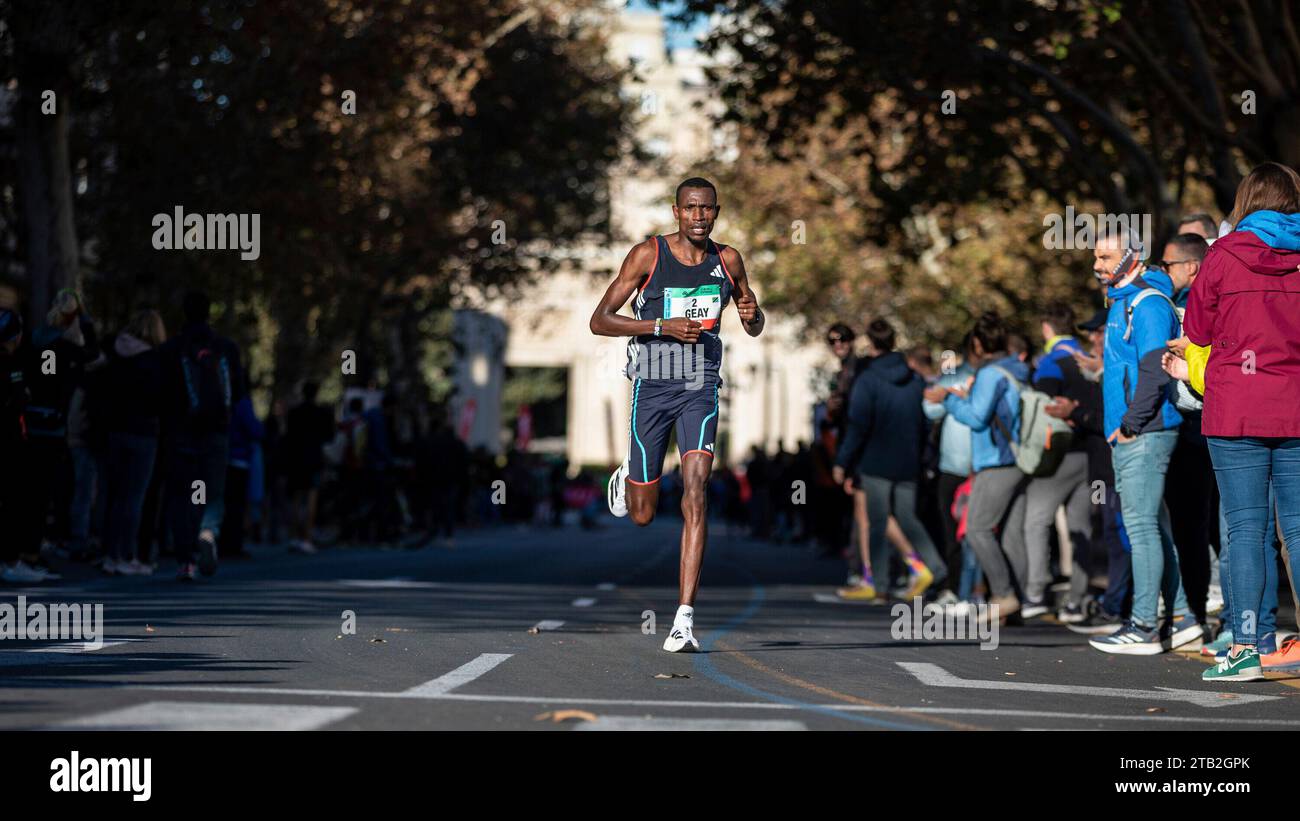 Gabriel GEAY (#2) beim Marathon-Lauf in Valencia (Spanien) am 3 ...