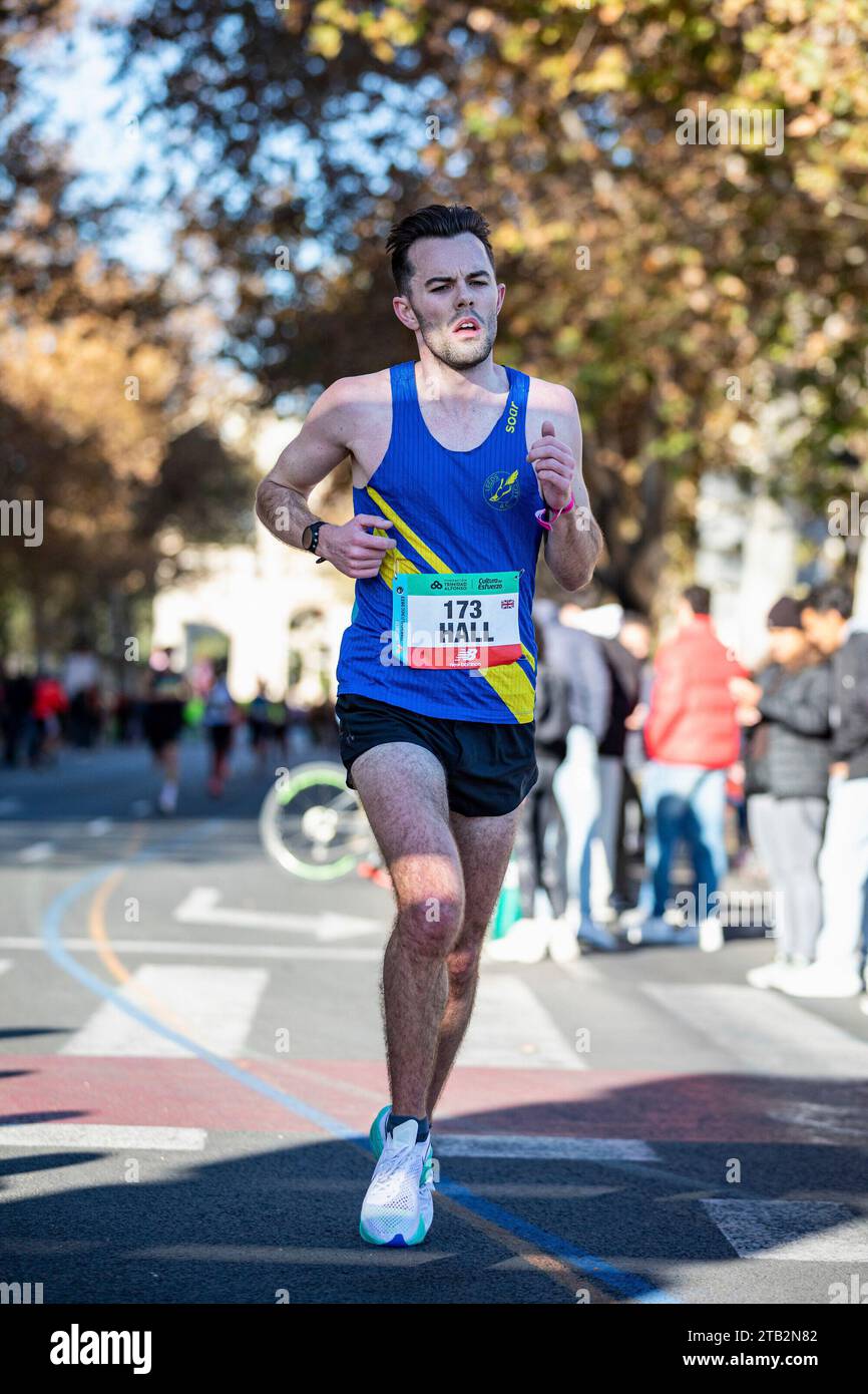 Jason HALL (#173) beim Marathon-Lauf in Valencia (Spanien) am 3 ...