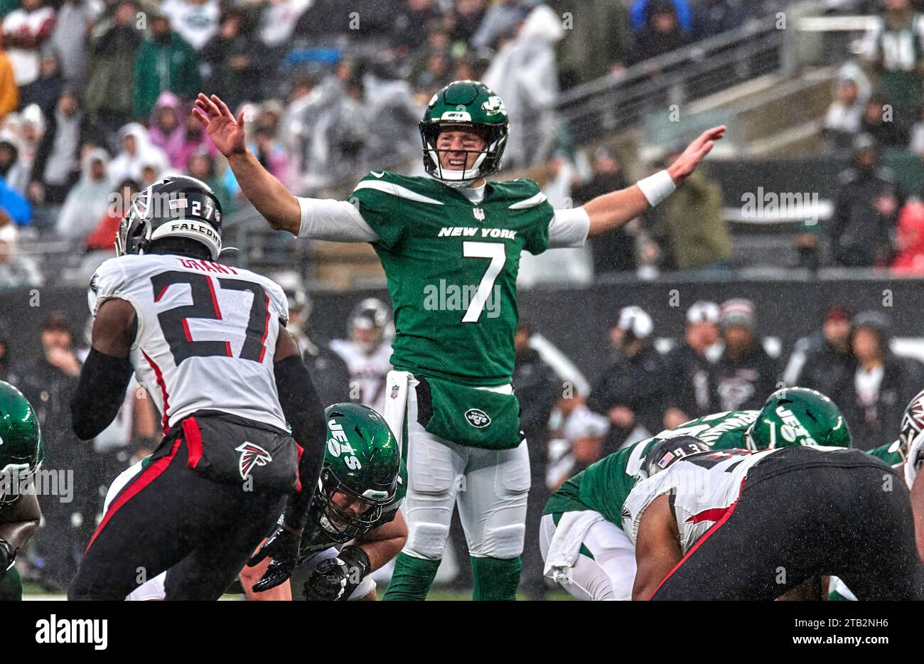 New York Jets quarterback Tim Boyle (7) calls an audible against the ...