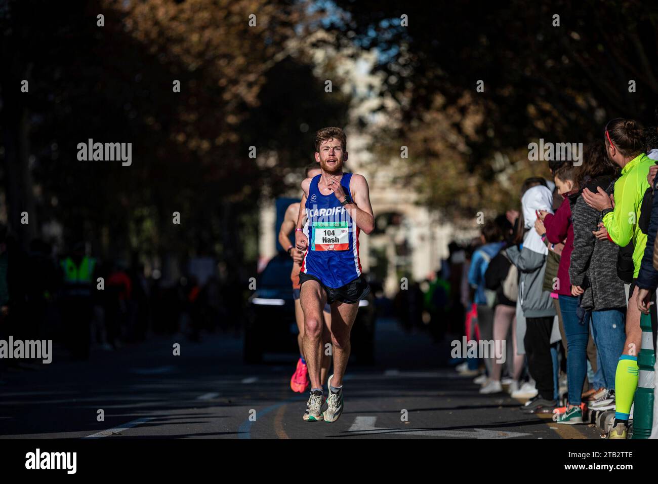 Dan NASH (#104) beim Marathon-Lauf in Valencia (Spanien) am 3. Dezember ...